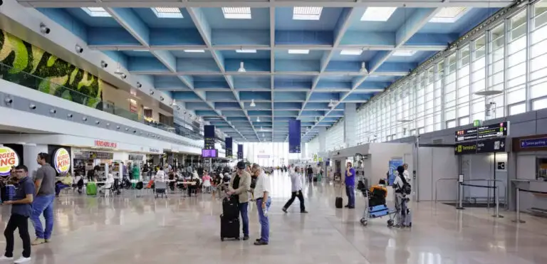 Aéroport Lille (LIL) — Arrivée et Départ | Flightradars24.fr